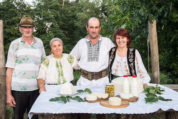 Despre noi :: Ferma-capritele-lui-robert